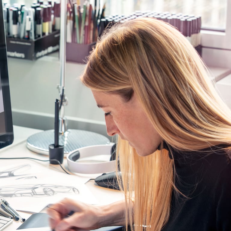 Drawing a BMW: How to sketch your dream car | BMW.com