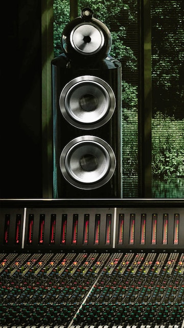 Soundcheck: The best songs to test car speakers | BMW.com