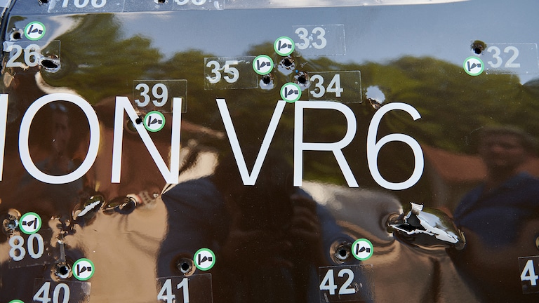 Armored cars – an explosive job | BMW.com