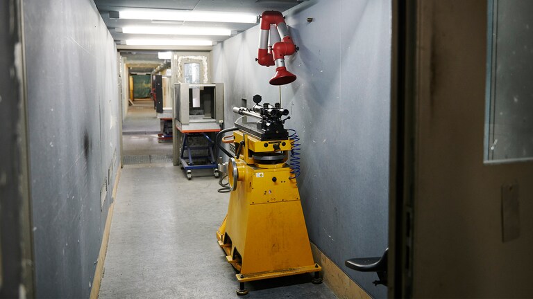 Armored cars – an explosive job | BMW.com