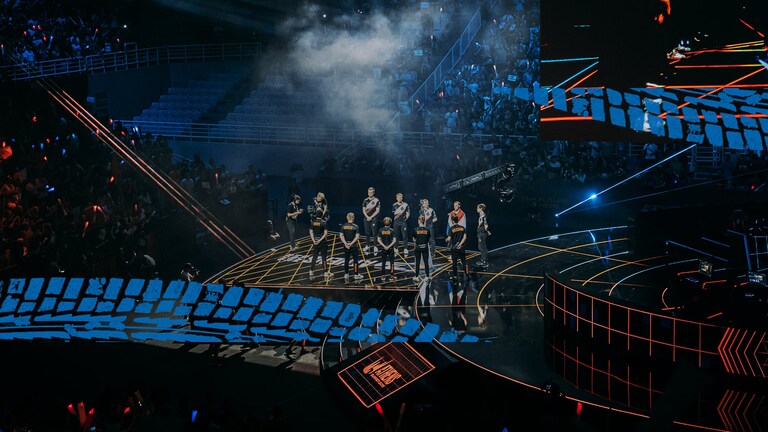 Heroes of Rivalry — All BMW Esports teams. One epic manga | BMW.com